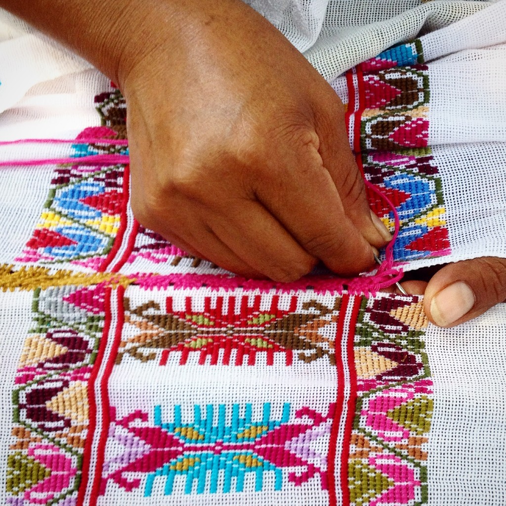Las maestras del textil: bordados y tejidos prodigiosos de México ...