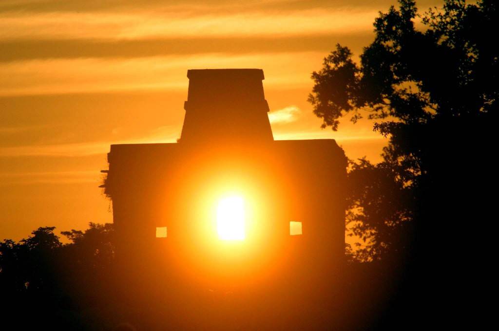 ¿Sabías que las fechas marcadas por el sol en edificios mayas coinciden ...