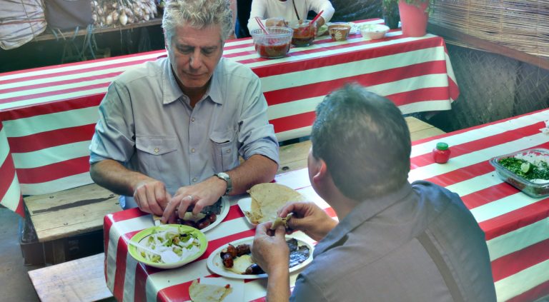 Lecciones de Anthony Bourdain para mexicanos y estadounidenses - Más de ...