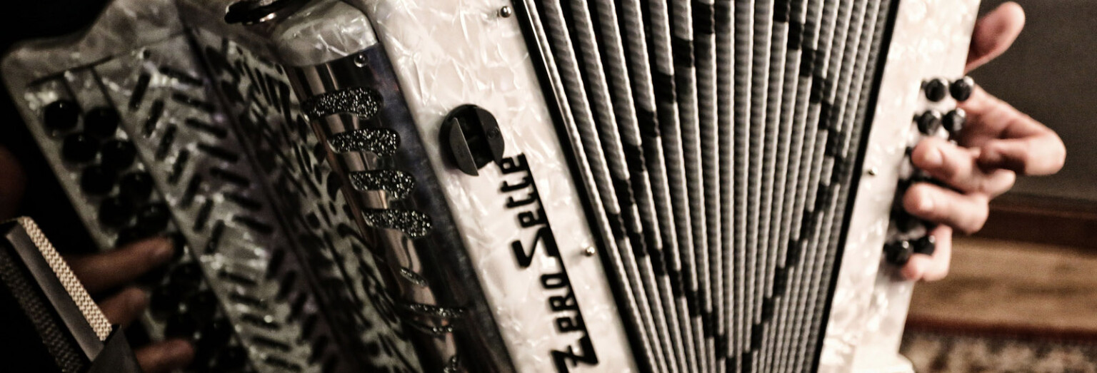 Los corridos y las rancheras: melancolía mexicana hecha canción - Más ...